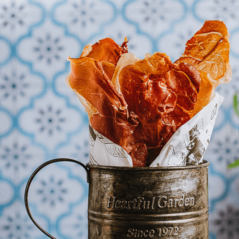 Keto prosciutto chips knapperige hartige snack uit de oven