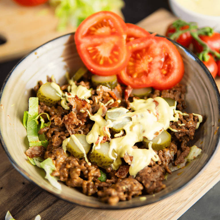 Keto Cheeseburger Bowl met kaas voor een snelle lunch - Gezonderecepten.nl